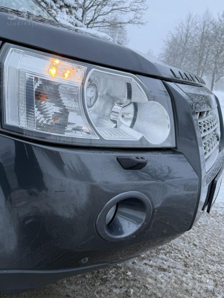 Grey Land Rover Freelander 2009 in Aizkraukle, with an engine capacity of 2.20 L and mileage of 297 thousand km for 5980 €, photo 5 on AUTOMOTO.COM.LV