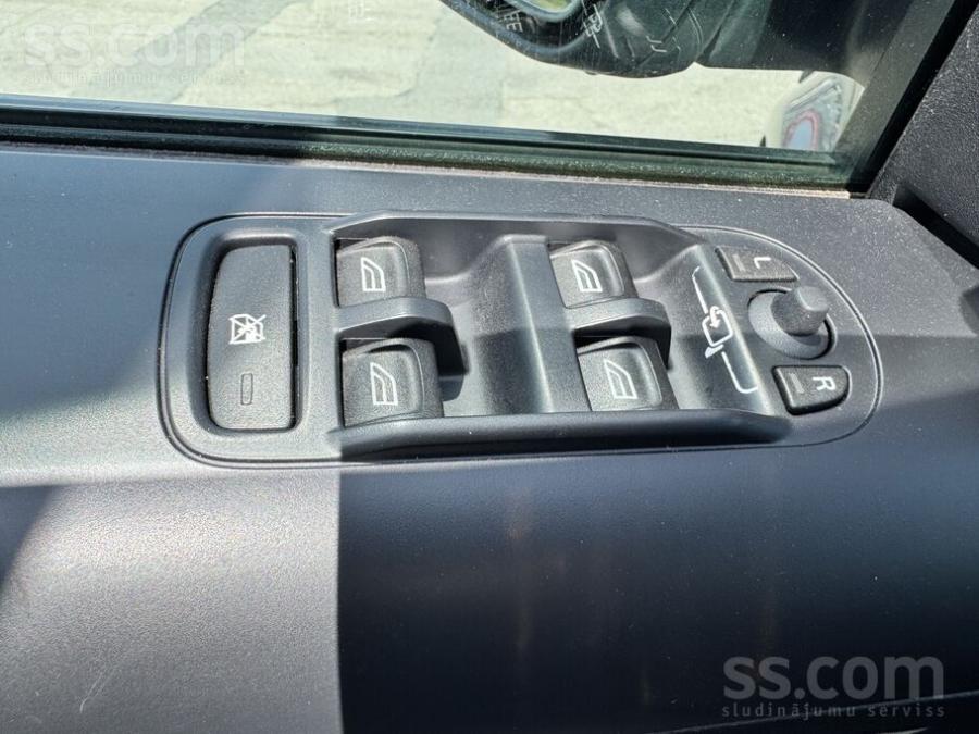 Pelēks Land Rover Freelander 2009 Rīga, ar dzinēja tilpumu 2.20 L un nobraukumu 253 tūkst. km par 6290 €, foto 14 vietnē AUTOMOTO.COM.LV