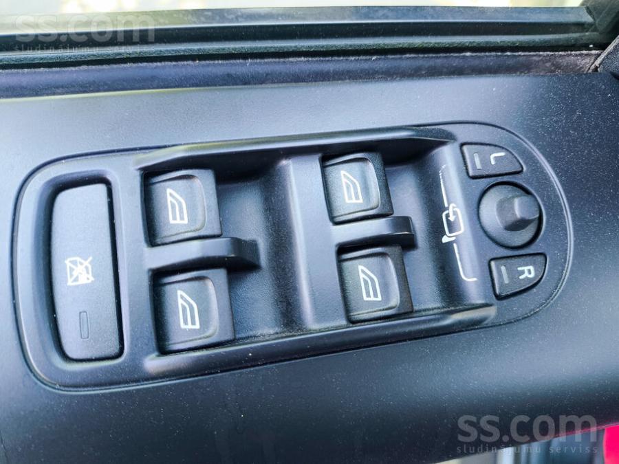 Pelēks Land Rover Freelander 2009 Rīga, ar dzinēja tilpumu 2.20 L un nobraukumu 253 tūkst. km par 6300 €, foto 15 vietnē AUTOMOTO.COM.LV