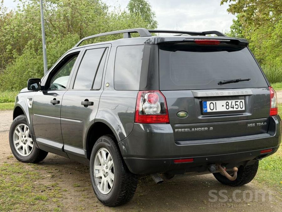 Grey Land Rover Freelander 2009 in Aizkraukle, with an engine capacity of 2.20 L and mileage of 297 thousand km for 4970 €, photo 4 on AUTOMOTO.COM.LV