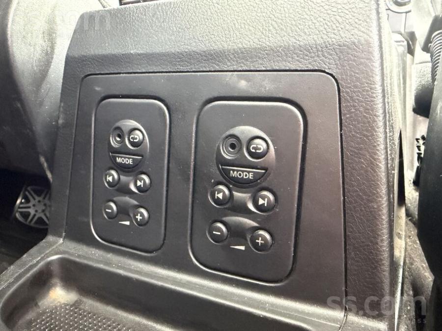 Grey Land Rover Freelander 2009 in Aizkraukle, with an engine capacity of 2.20 L and mileage of 297 thousand km for 4970 €, photo 15 on AUTOMOTO.COM.LV