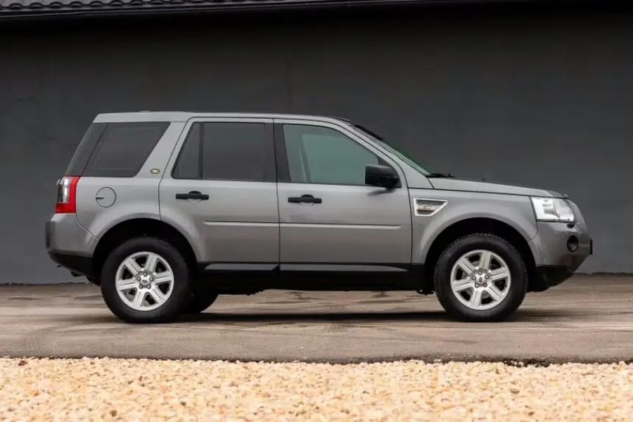 Pelēks Land Rover Freelander 2009 Jelgava, ar dzinēja tilpumu 2.20 L un nobraukumu 147 tūkst. km par 3700 €, foto 5 vietnē AUTOMOTO.COM.LV