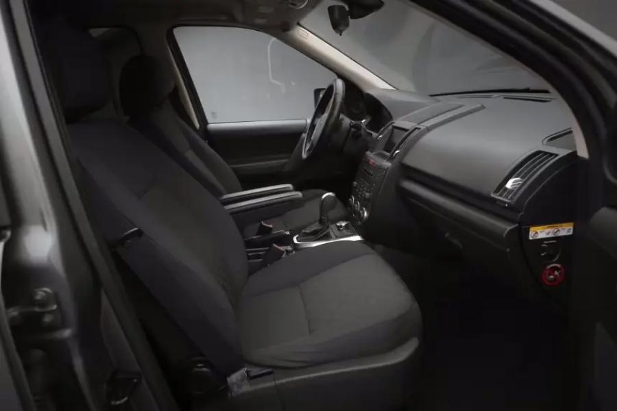 Pelēks Land Rover Freelander 2009 Jelgava, ar dzinēja tilpumu 2.20 L un nobraukumu 147 tūkst. km par 3700 €, foto 9 vietnē AUTOMOTO.COM.LV