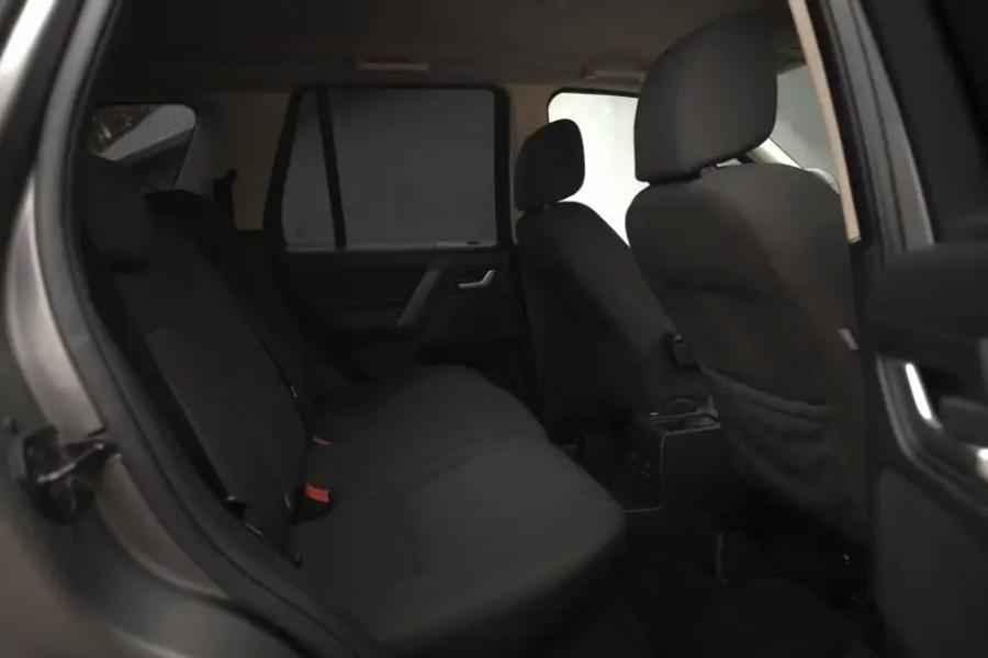 Pelēks Land Rover Freelander 2009 Jelgava, ar dzinēja tilpumu 2.20 L un nobraukumu 147 tūkst. km par 3700 €, foto 10 vietnē AUTOMOTO.COM.LV