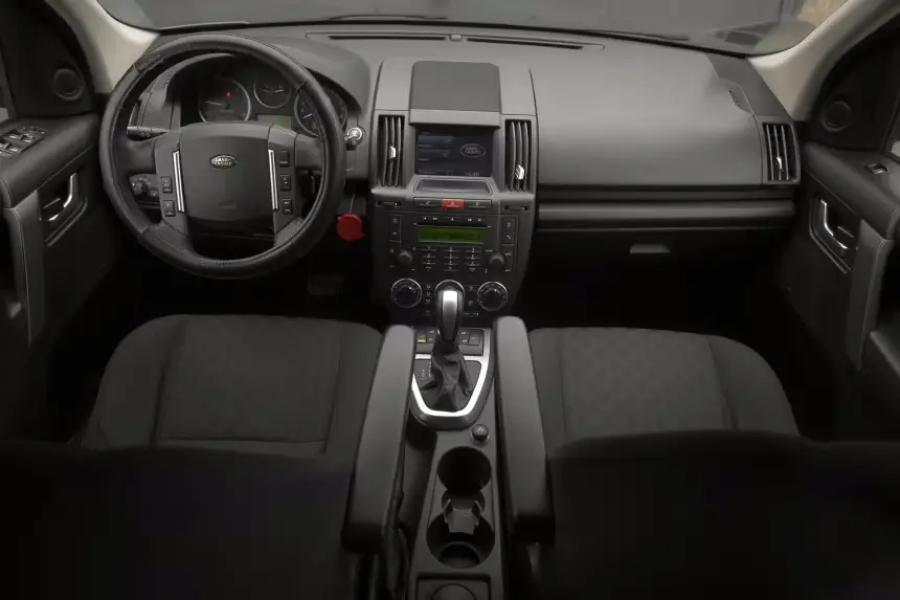 Pelēks Land Rover Freelander 2009 Jelgava, ar dzinēja tilpumu 2.20 L un nobraukumu 147 tūkst. km par 3700 €, foto 12 vietnē AUTOMOTO.COM.LV