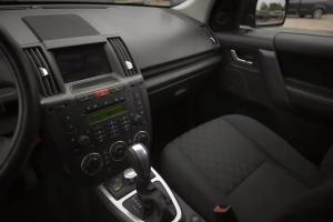 Pelēks Land Rover Freelander 2009 Jelgava, ar dzinēja tilpumu 2.20 L un nobraukumu 147 tūkst. km par 3700 €, foto 17 vietnē AUTOMOTO.COM.LV