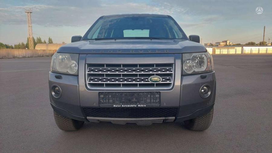 Pelēks Land Rover Freelander 2009 Panevēža, ar dzinēja tilpumu 2.18 L un nobraukumu 354 tūkst. km par 3700 €, foto 1 vietnē AUTOMOTO.COM.LV