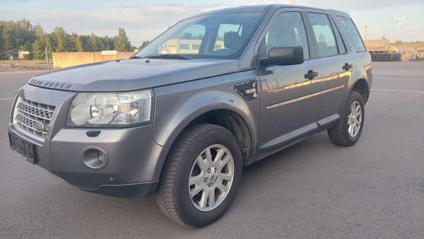 Pelēks Land Rover Freelander 2009 Panevēža, ar dzinēja tilpumu 2.18 L un nobraukumu 354 tūkst. km par 3700 €, foto 2 vietnē AUTOMOTO.COM.LV