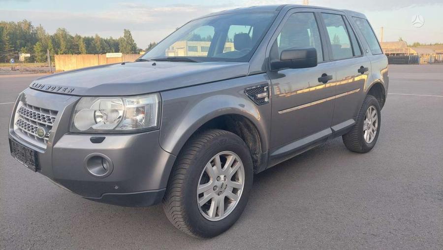Pelēks Land Rover Freelander 2009 Panevēža, ar dzinēja tilpumu 2.18 L un nobraukumu 354 tūkst. km par 3700 €, foto 3 vietnē AUTOMOTO.COM.LV