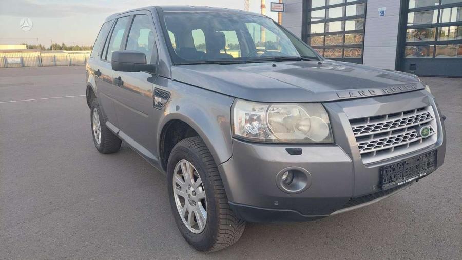 Pelēks Land Rover Freelander 2009 Panevēža, ar dzinēja tilpumu 2.18 L un nobraukumu 354 tūkst. km par 3700 €, foto 4 vietnē AUTOMOTO.COM.LV