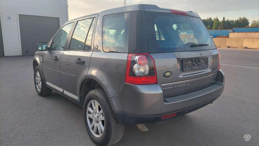 Pelēks Land Rover Freelander 2009 Panevēža, ar dzinēja tilpumu 2.18 L un nobraukumu 354 tūkst. km par 3700 €, foto 7 vietnē AUTOMOTO.COM.LV