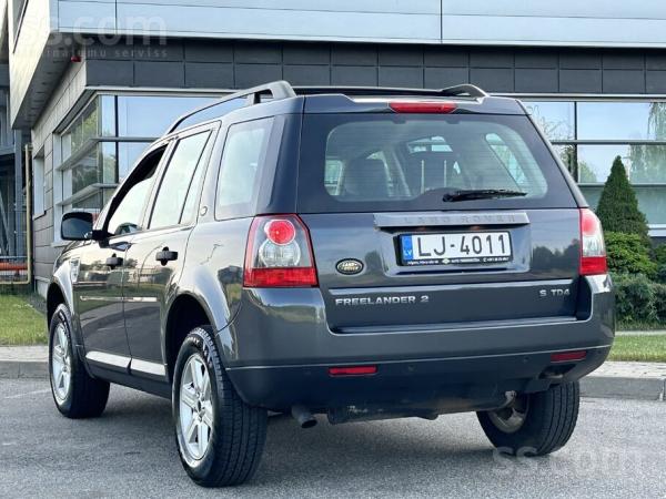 Pelēks Land Rover Freelander 2010 Rīga, ar dzinēja tilpumu 2.20 L un nobraukumu 288 tūkst. km par 6800 €, foto 3 vietnē AUTOMOTO.COM.LV