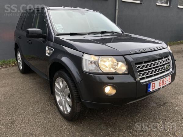 Pelēks Land Rover Freelander 2010 Ogre, ar dzinēja tilpumu 2.20 L un nobraukumu 251 tūkst. km par 5990 €, foto 2 vietnē AUTOMOTO.COM.LV