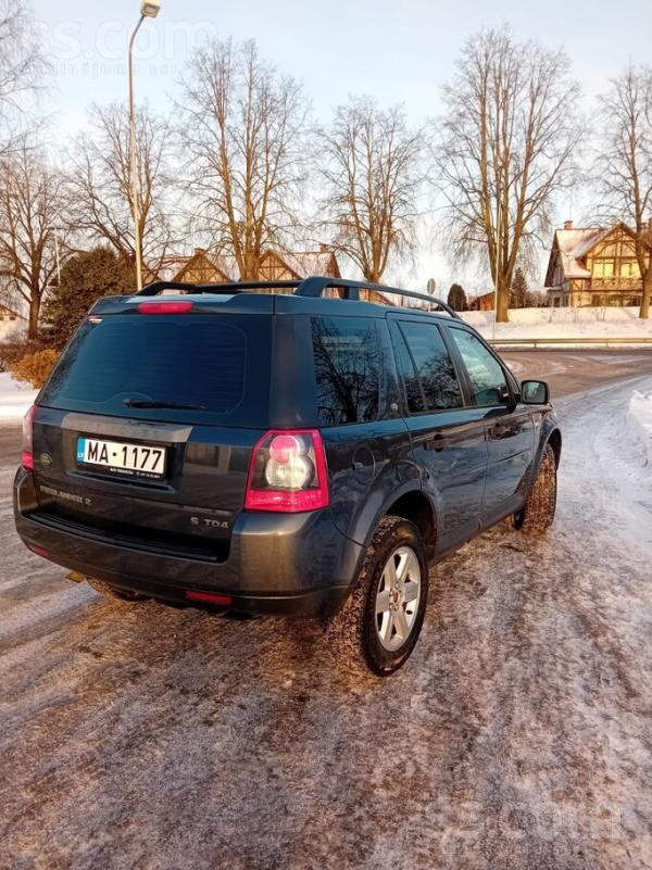 Grey Land Rover Freelander 2010 in Riga, with an engine capacity of 2.20 L and mileage of 297 thousand km for 5300 €, photo 2 on AUTOMOTO.COM.LV