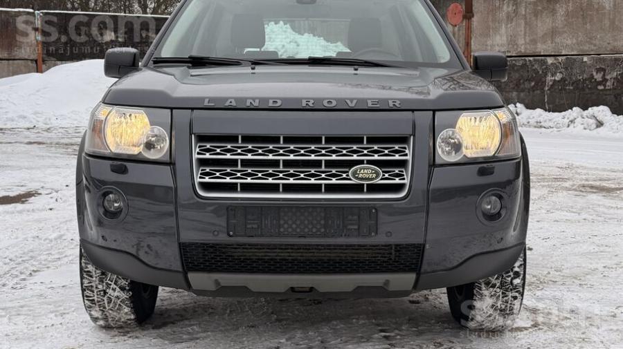 Pelēks Land Rover Freelander 2010 Liepāja, ar dzinēja tilpumu 2.20 L un nobraukumu 237 tūkst. km par 6350 €, foto 3 vietnē AUTOMOTO.COM.LV