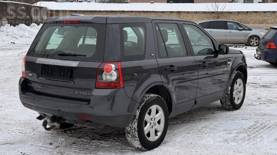 Pelēks Land Rover Freelander 2010 Liepāja, ar dzinēja tilpumu 2.20 L un nobraukumu 237 tūkst. km par 6350 €, foto 5 vietnē AUTOMOTO.COM.LV