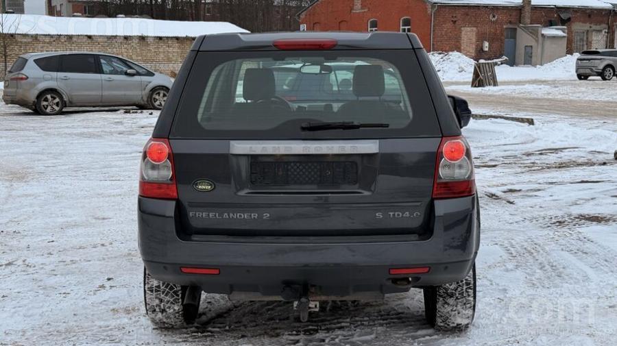 Pelēks Land Rover Freelander 2010 Liepāja, ar dzinēja tilpumu 2.20 L un nobraukumu 237 tūkst. km par 6350 €, foto 6 vietnē AUTOMOTO.COM.LV