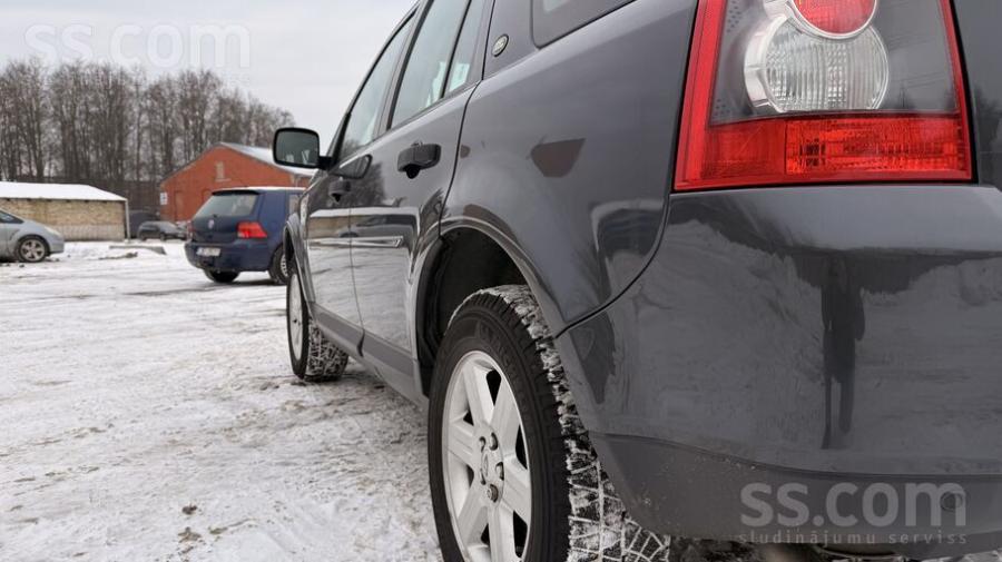 Pelēks Land Rover Freelander 2010 Liepāja, ar dzinēja tilpumu 2.20 L un nobraukumu 237 tūkst. km par 6350 €, foto 9 vietnē AUTOMOTO.COM.LV