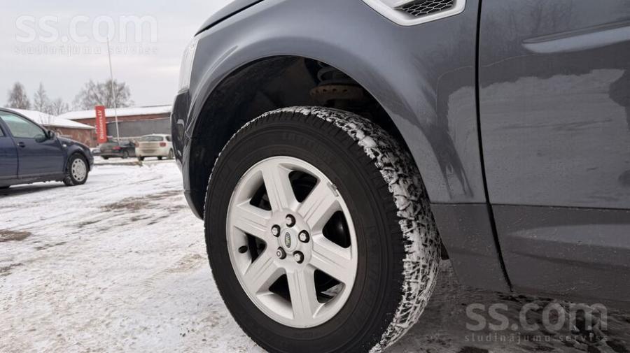 Pelēks Land Rover Freelander 2010 Liepāja, ar dzinēja tilpumu 2.20 L un nobraukumu 237 tūkst. km par 6350 €, foto 10 vietnē AUTOMOTO.COM.LV
