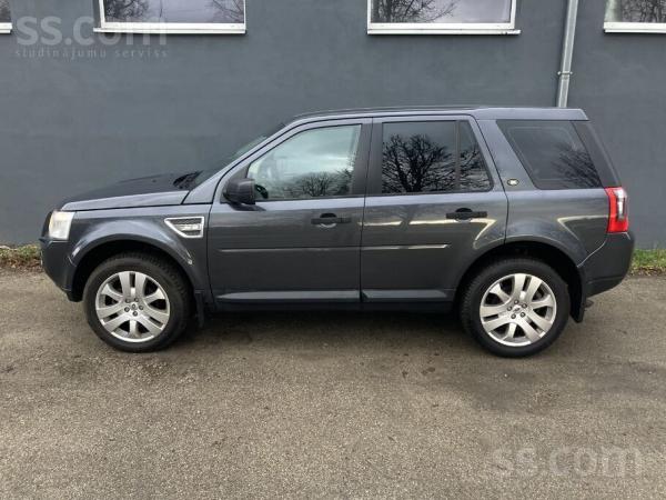 Pelēks Land Rover Freelander 2010 Ogre, ar dzinēja tilpumu 2.20 L un nobraukumu 251 tūkst. km par 4999 €, foto 4 vietnē AUTOMOTO.COM.LV