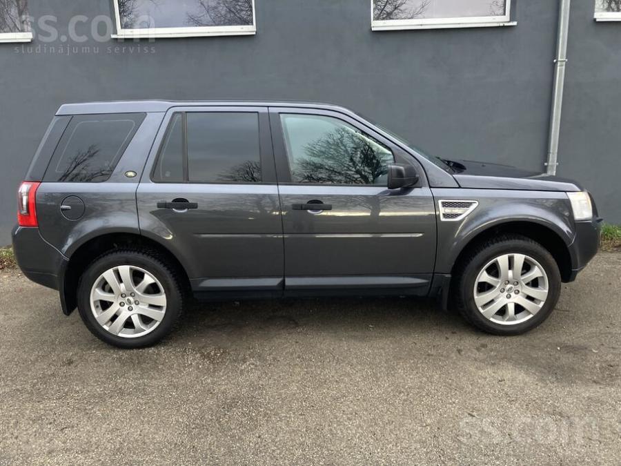 Pelēks Land Rover Freelander 2010 Ogre, ar dzinēja tilpumu 2.20 L un nobraukumu 251 tūkst. km par 4999 €, foto 6 vietnē AUTOMOTO.COM.LV