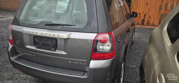 Pelēks Land Rover Freelander 2010 Mažeikiai, ar dzinēja tilpumu 2.20 L un nobraukumu 303 tūkst. km par 4100 €, foto 3 vietnē AUTOMOTO.COM.LV