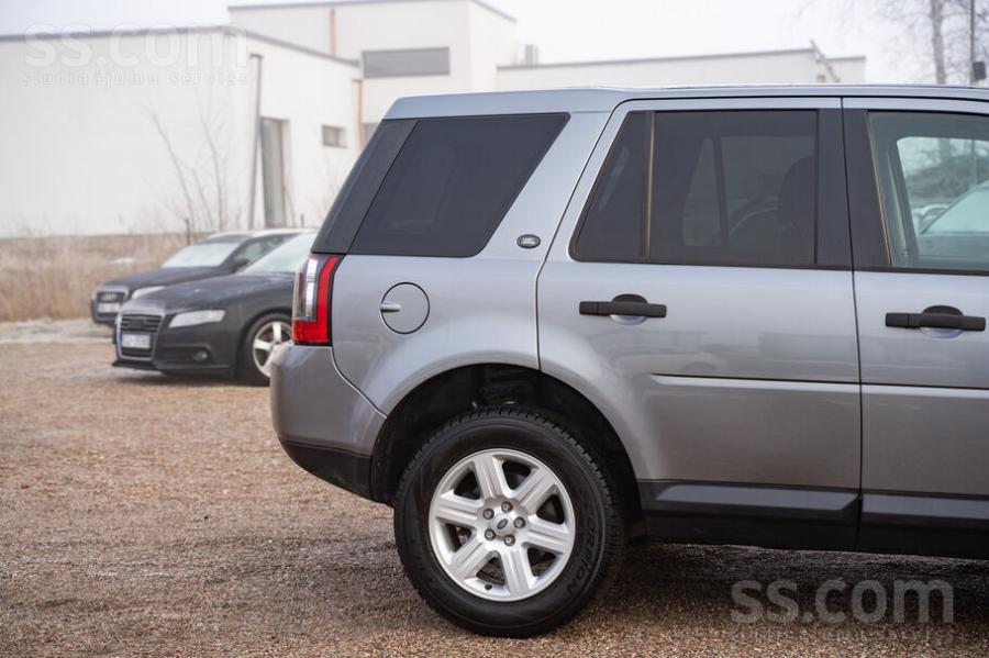 Grey Land Rover Freelander 2011 in Liepaja, with an engine capacity of 2.20 L and mileage of 238 thousand km for 6500 €, photo 11 on AUTOMOTO.COM.LV