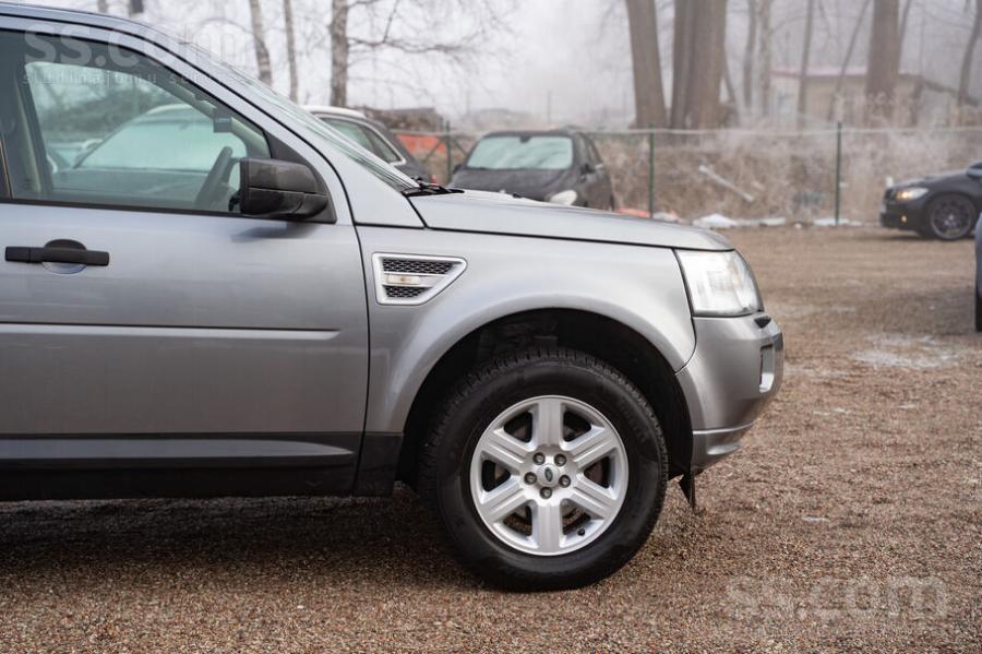 Grey Land Rover Freelander 2011 in Liepaja, with an engine capacity of 2.20 L and mileage of 238 thousand km for 6500 €, photo 12 on AUTOMOTO.COM.LV