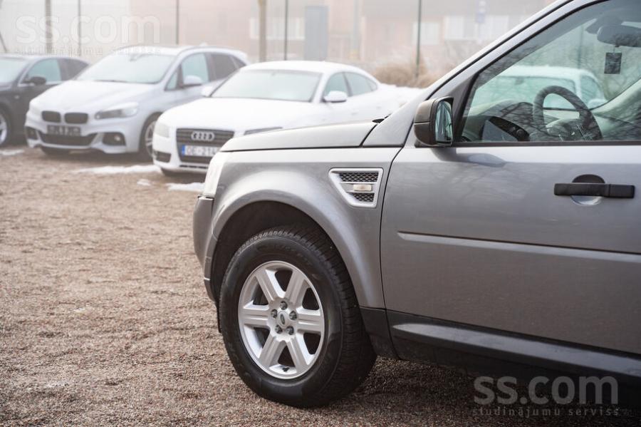 Grey Land Rover Freelander 2011 in Liepaja, with an engine capacity of 2.20 L and mileage of 238 thousand km for 6500 €, photo 14 on AUTOMOTO.COM.LV