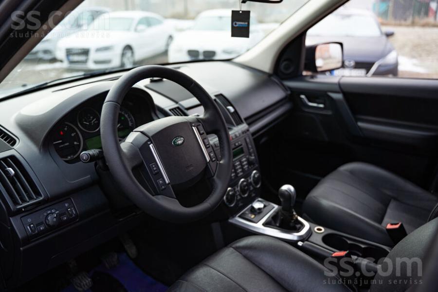 Grey Land Rover Freelander 2011 in Liepaja, with an engine capacity of 2.20 L and mileage of 238 thousand km for 6500 €, photo 16 on AUTOMOTO.COM.LV