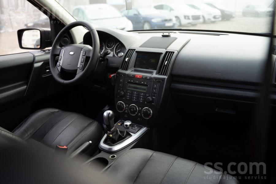 Grey Land Rover Freelander 2011 in Liepaja, with an engine capacity of 2.20 L and mileage of 238 thousand km for 6500 €, photo 17 on AUTOMOTO.COM.LV