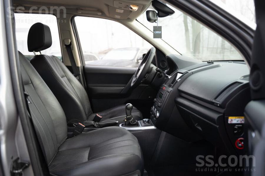 Grey Land Rover Freelander 2011 in Liepaja, with an engine capacity of 2.20 L and mileage of 238 thousand km for 6500 €, photo 18 on AUTOMOTO.COM.LV