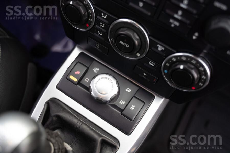 Grey Land Rover Freelander 2011 in Liepaja, with an engine capacity of 2.20 L and mileage of 238 thousand km for 6500 €, photo 25 on AUTOMOTO.COM.LV