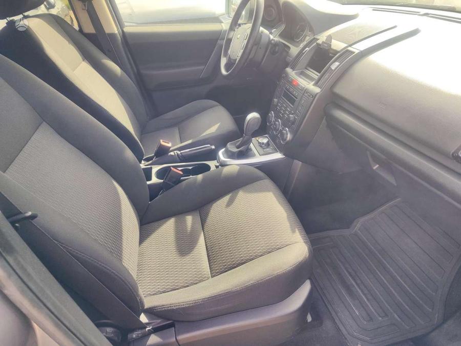 Pelēks Land Rover Freelander 2011 Tauragė, ar dzinēja tilpumu 2.18 L un nobraukumu 233 tūkst. km par 6200 €, foto 16 vietnē AUTOMOTO.COM.LV