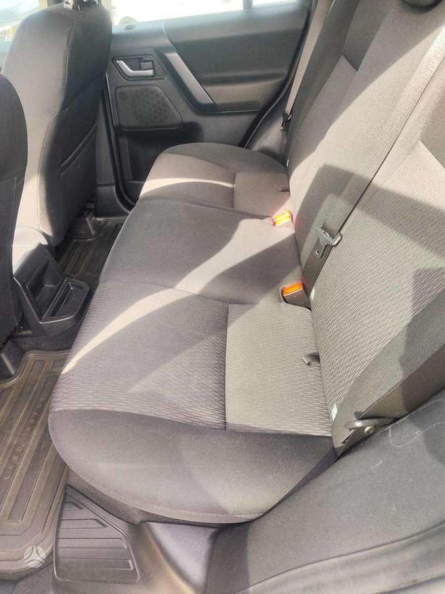 Pelēks Land Rover Freelander 2011 Tauragė, ar dzinēja tilpumu 2.18 L un nobraukumu 233 tūkst. km par 6200 €, foto 17 vietnē AUTOMOTO.COM.LV