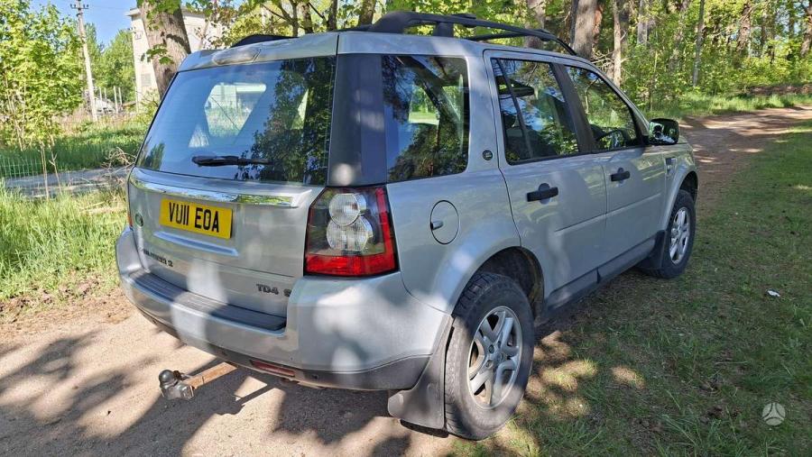 Pelēks Land Rover Freelander 2011 Šauļi, ar dzinēja tilpumu 2.18 L un nobraukumu 199 tūkst. km par 2299 €, foto 5 vietnē AUTOMOTO.COM.LV