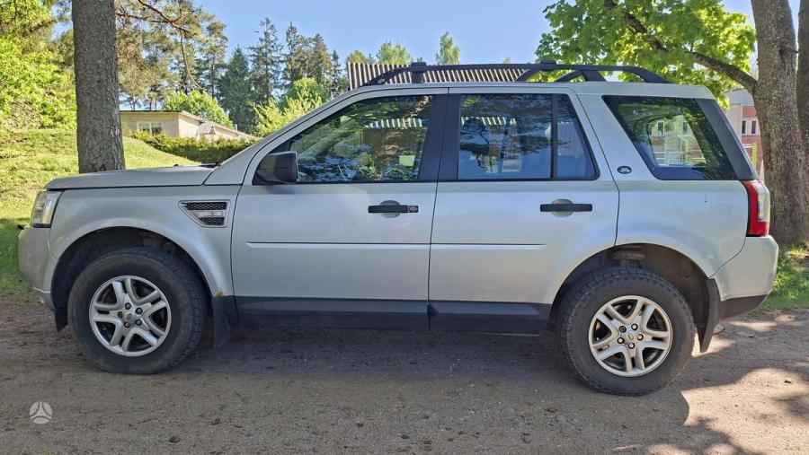 Pelēks Land Rover Freelander 2011 Šauļi, ar dzinēja tilpumu 2.18 L un nobraukumu 199 tūkst. km par 2299 €, foto 9 vietnē AUTOMOTO.COM.LV