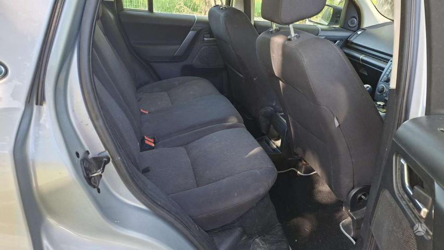 Pelēks Land Rover Freelander 2011 Šauļi, ar dzinēja tilpumu 2.18 L un nobraukumu 199 tūkst. km par 2299 €, foto 11 vietnē AUTOMOTO.COM.LV