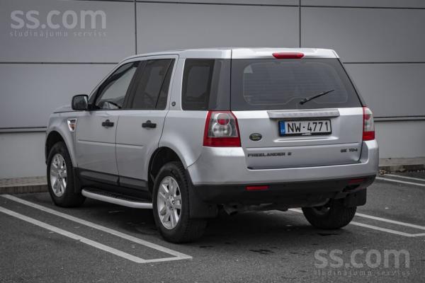 Grey Land Rover Freelander 2011 in Riga, with an engine capacity of 2.20 L and mileage of 199 thousand km for 6990 €, photo 7 on AUTOMOTO.COM.LV