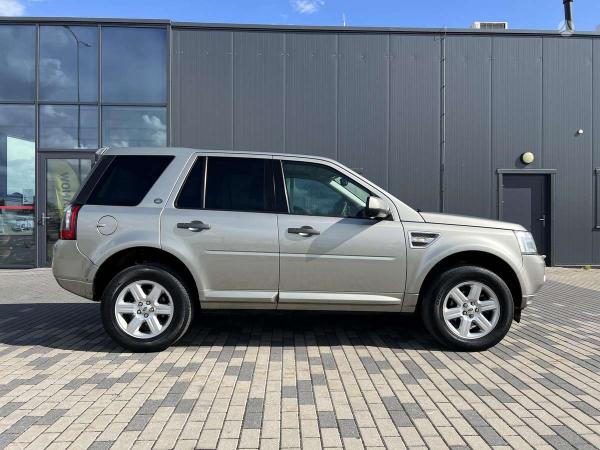 Land Rover Freelander 2011 in Siauliai on AUTOMOTO.COM.LV Grey Land Rover Freelander 2011 in Siauliai, with an engine capacity of 2.18 L and mileage of 175 thousand km for 6500 β¬, photo 5 on AUTOMOTO.COM.LV