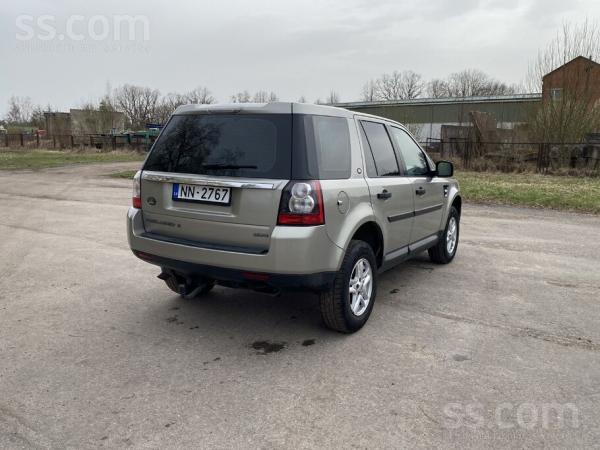 Pelēks Land Rover Freelander 2012 Ogre, ar dzinēja tilpumu 2.20 L un nobraukumu 228 tūkst. km par 6490 €, foto 6 vietnē AUTOMOTO.COM.LV