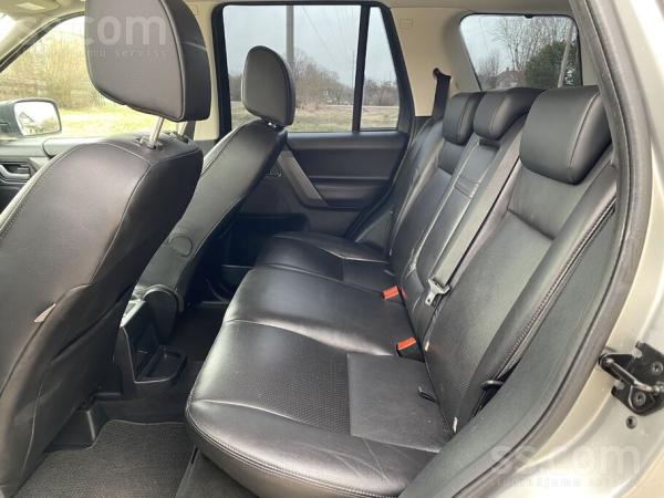Pelēks Land Rover Freelander 2012 Ogre, ar dzinēja tilpumu 2.20 L un nobraukumu 228 tūkst. km par 6490 €, foto 10 vietnē AUTOMOTO.COM.LV