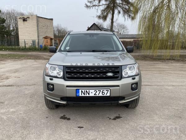 Grey Land Rover Freelander 2012 in Ogre, with an engine capacity of 2.20 L and mileage of 228 thousand km for 6390 €, photo 3 on AUTOMOTO.COM.LV
