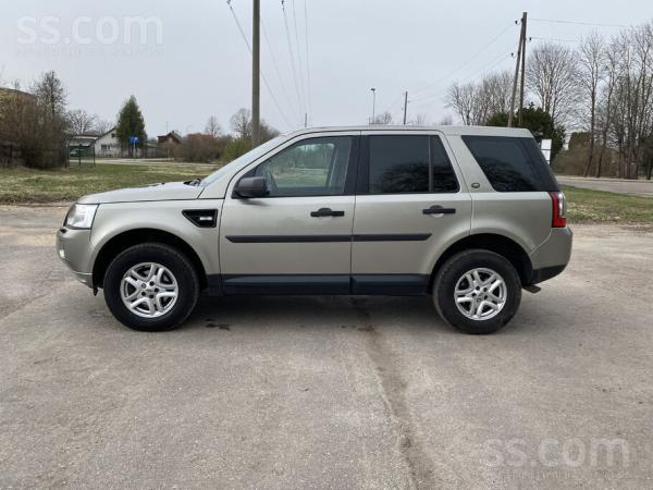 Grey Land Rover Freelander 2012 in Ogre, with an engine capacity of 2.20 L and mileage of 228 thousand km for 6390 €, photo 5 on AUTOMOTO.COM.LV