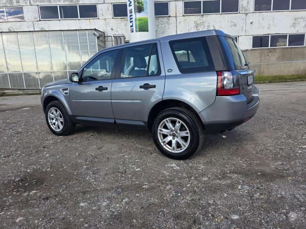 Grey Land Rover Freelander 2012 in Utena, with an engine capacity of 2.18 L and mileage of 203 thousand km for 5900 €, photo 6 on AUTOMOTO.COM.LV