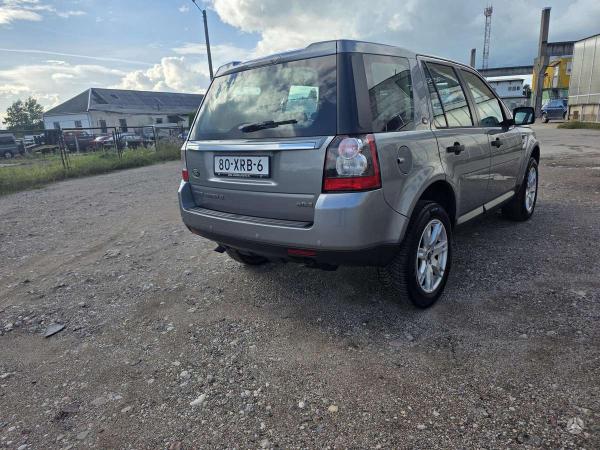 Grey Land Rover Freelander 2012 in Utena, with an engine capacity of 2.18 L and mileage of 203 thousand km for 5900 €, photo 8 on AUTOMOTO.COM.LV