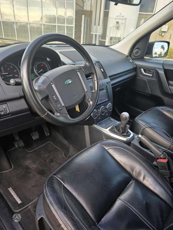 Grey Land Rover Freelander 2012 in Utena, with an engine capacity of 2.18 L and mileage of 203 thousand km for 5900 €, photo 11 on AUTOMOTO.COM.LV