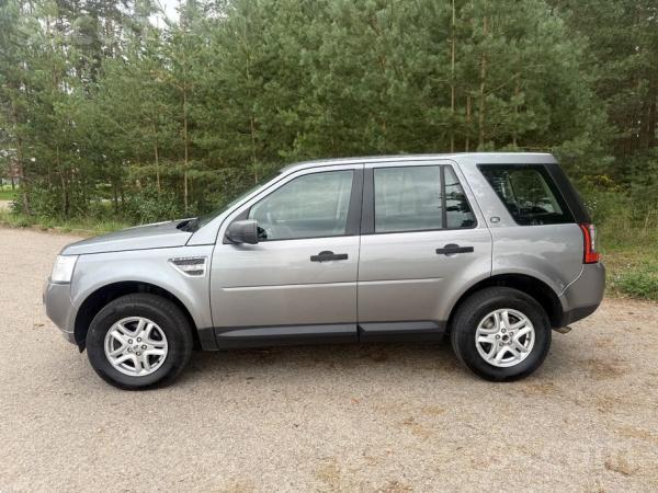 Pelēks Land Rover Freelander 2012 Ogre, ar dzinēja tilpumu 2.20 L un nobraukumu 193 tūkst. km par 6399 €, foto 6 vietnē AUTOMOTO.COM.LV