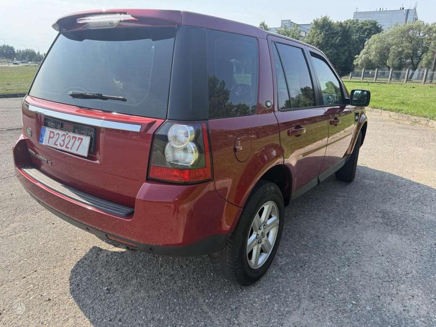 Red Land Rover Freelander 2012 in Kaunas, with an engine capacity of 2.18 L and mileage of 321 thousand km for 6850 €, photo 5 on AUTOMOTO.COM.LV