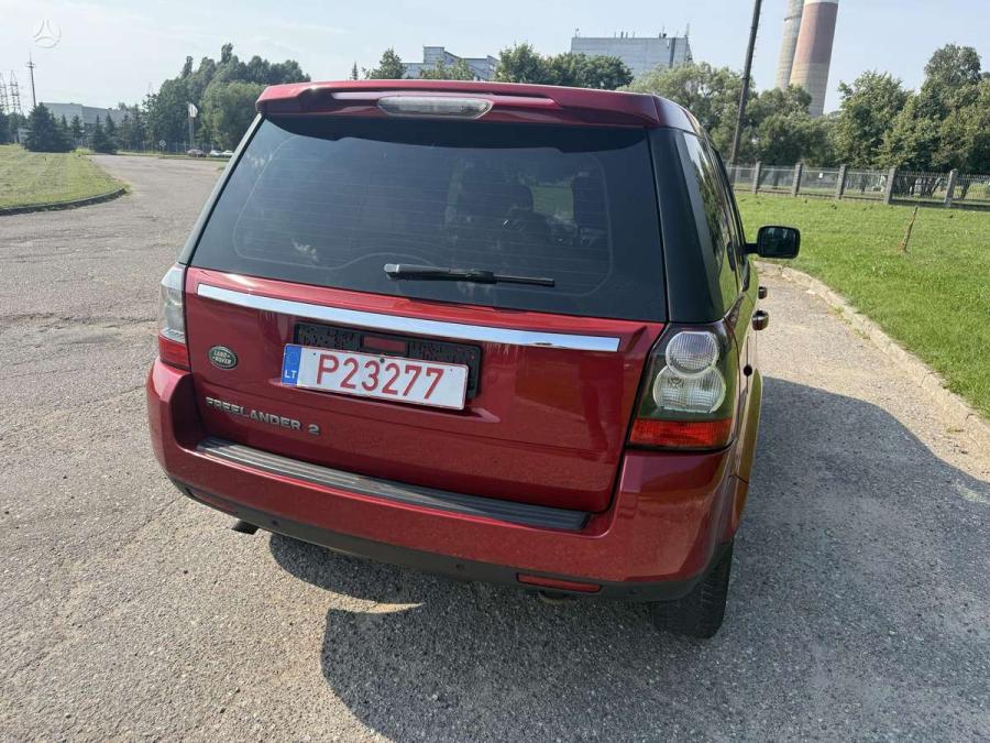 Red Land Rover Freelander 2012 in Kaunas, with an engine capacity of 2.18 L and mileage of 321 thousand km for 6850 €, photo 8 on AUTOMOTO.COM.LV
